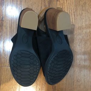 Eurosoft by Sofft | Shoes | Eurosoft Black Cognac Sandal | Poshmark